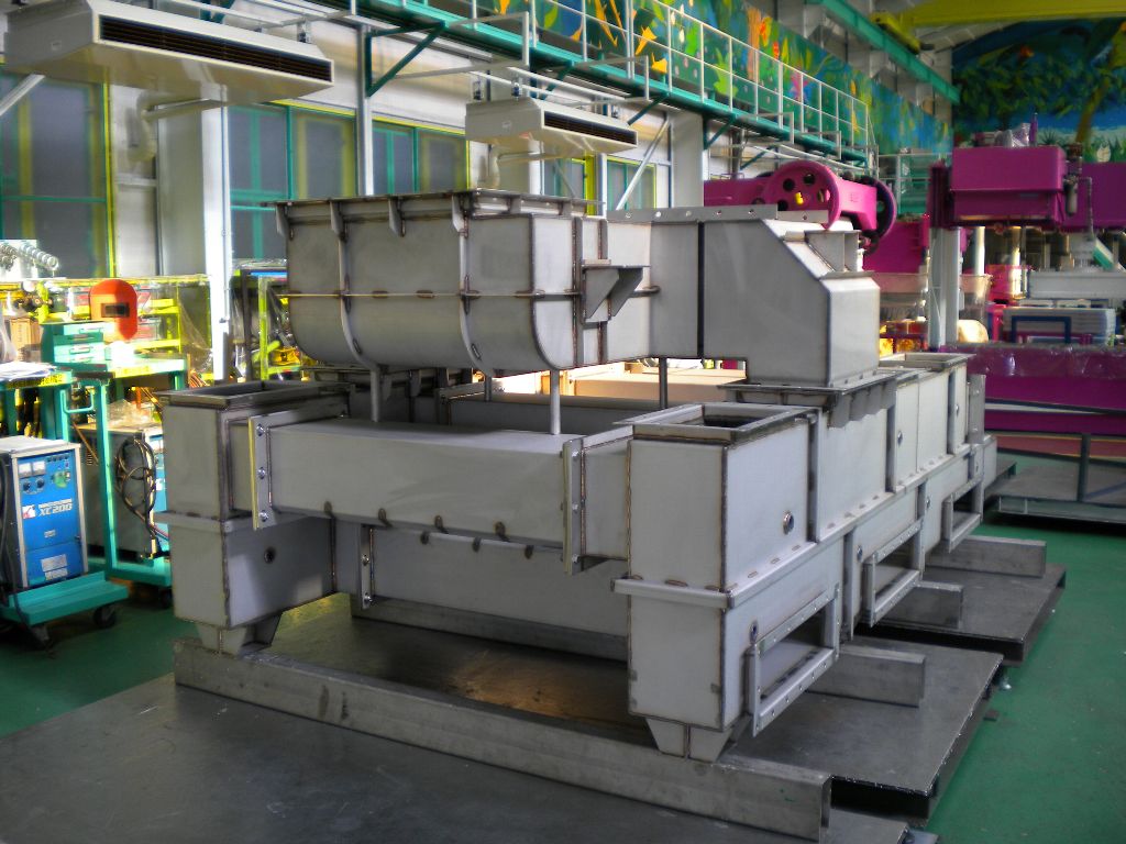 ダクト | 京都市南区の薄板大型製缶板金、設備ライン向け乾燥機の製作 - 株式会社タナカテック